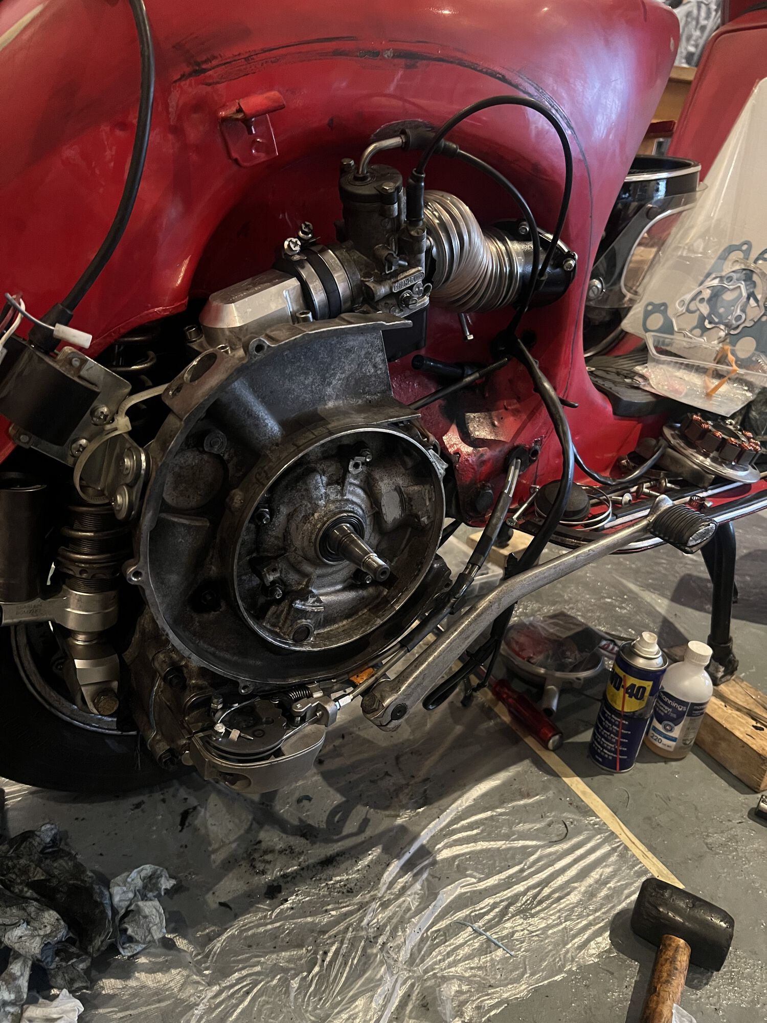 Modern Vespa : Engines passing through…