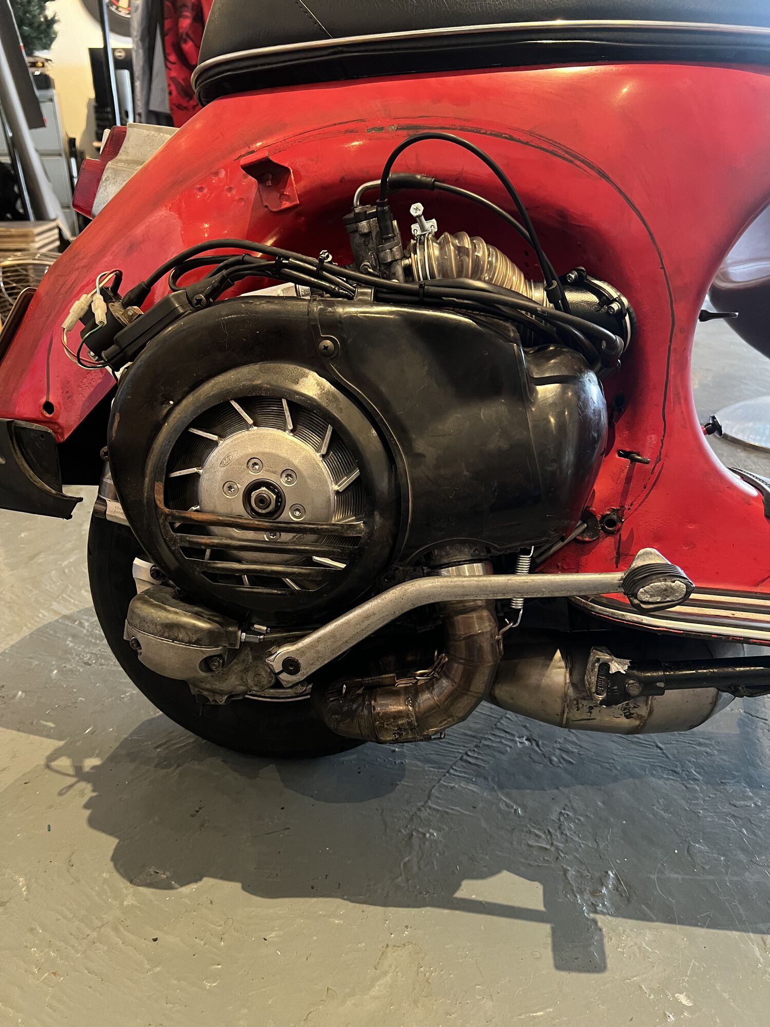 Modern Vespa : Engines passing through…