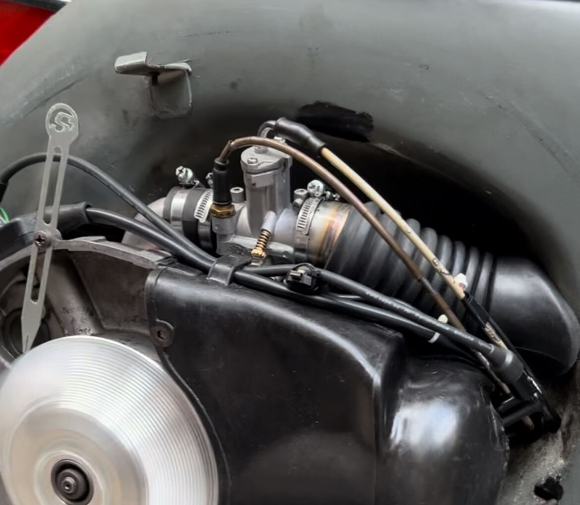 Modern Vespa : Engines passing through…