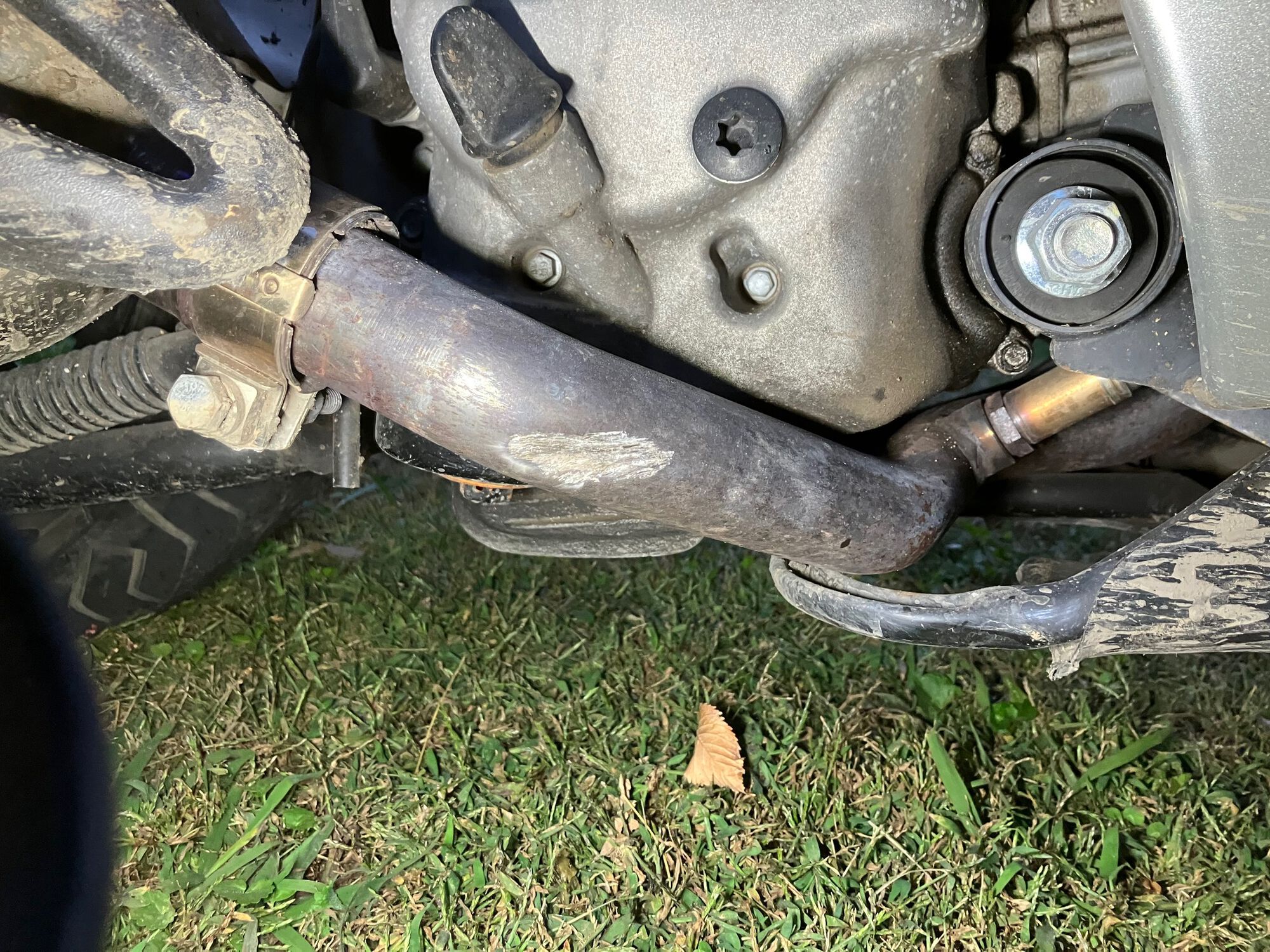Modern Vespa : Pulled the exhaust flange away from he cylinder by impact