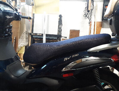 Modern Vespa : Beverly seat reshape - Oh my steaming arse.