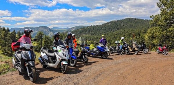 Modern Vespa : Group Riding/Solo Riding/Riding with a Few Friends