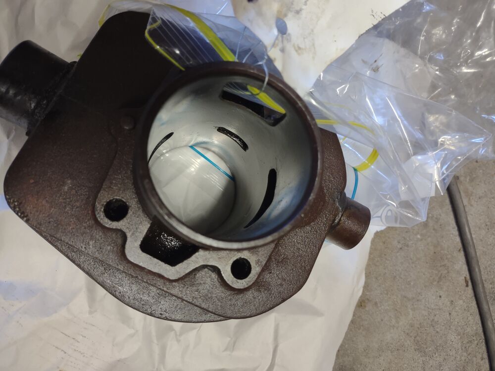 Modern Vespa : VNA rebuild in Oz - frame/engine questions for experts