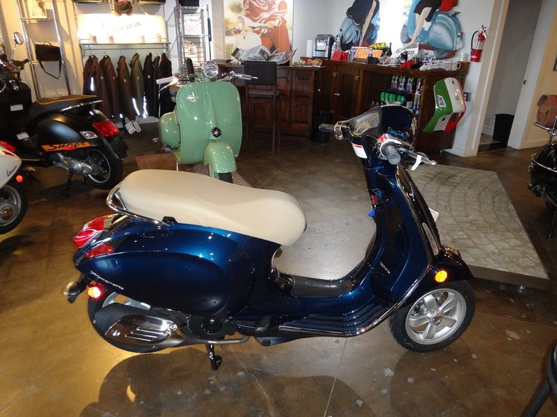 Modern Vespa : 2015 USA Primaveras have started to ship