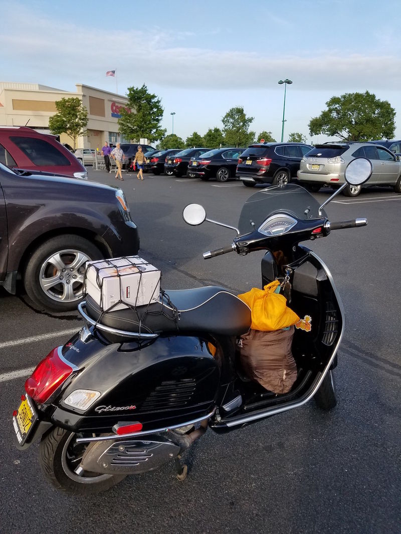 Modern Vespa : Dowco Rally Pack bag on S150 OEM topcase rack