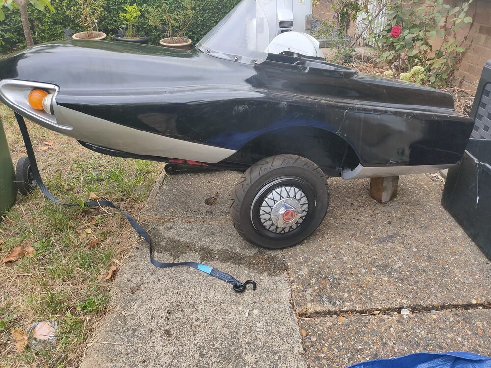 Modern Vespa : sidecar i.d build and ongoing 'adjustments'