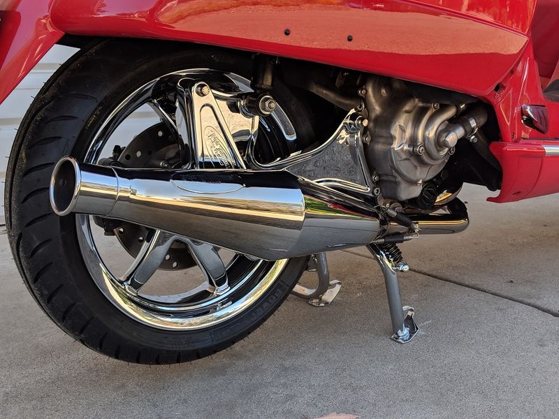 Modern Vespa : Chrome Stuff