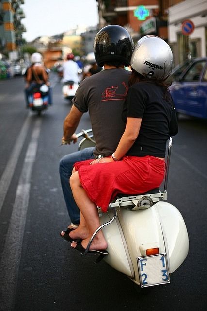 Modern Vespa : sidesaddle pillion