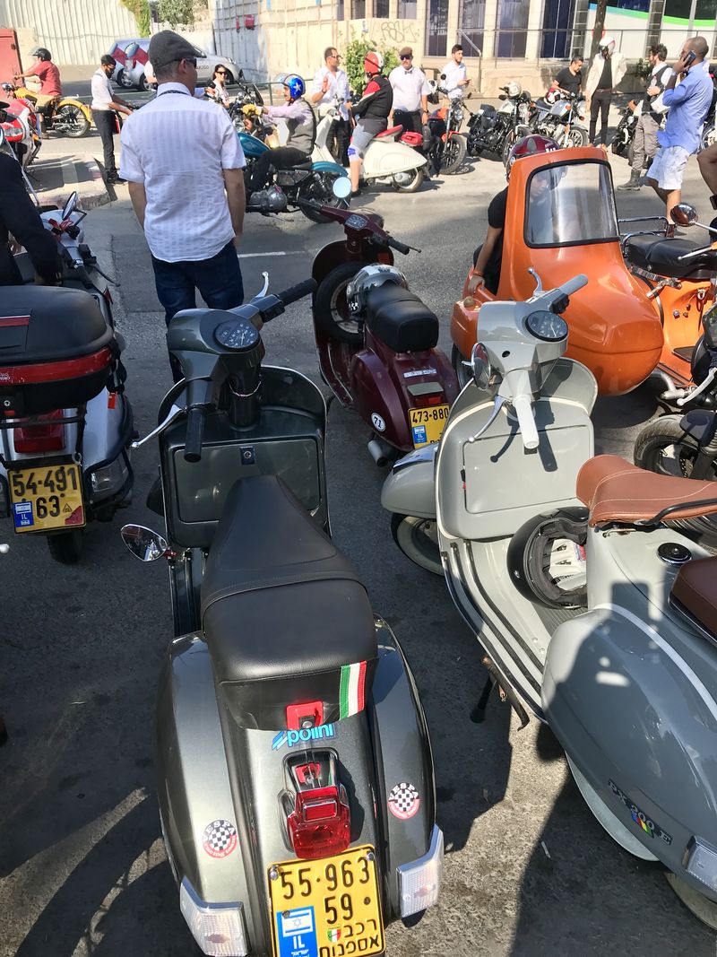 Modern Vespa : Distinguished Gentleman's Ride today