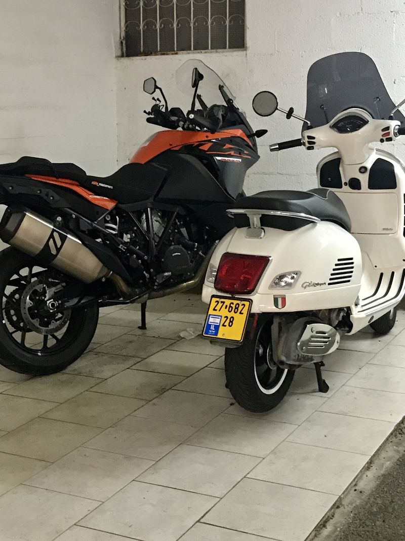 Modern Vespa : License plate size reduced! Yeehaa