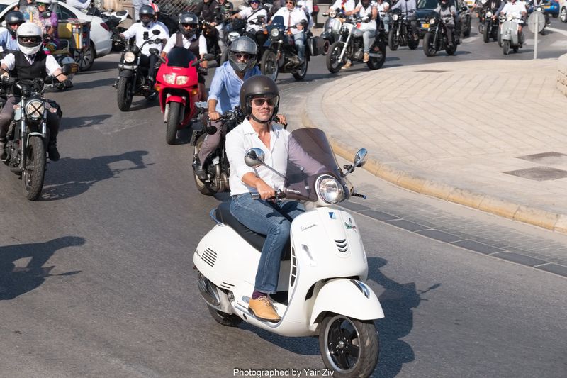 Modern Vespa : Distinguished Gentleman's Ride today