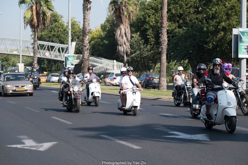 Modern Vespa : Distinguished Gentleman's Ride today