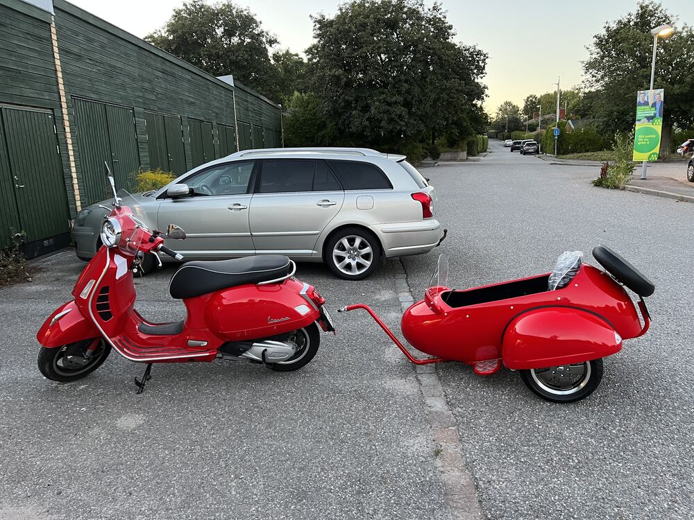 Modern Vespa : 2021 300 GTS electrical connections for trailer
