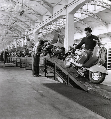 Modern Vespa : Factory Photos ~Picture Thread~