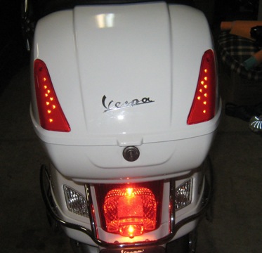 Modern Vespa : GTS Top Case LED