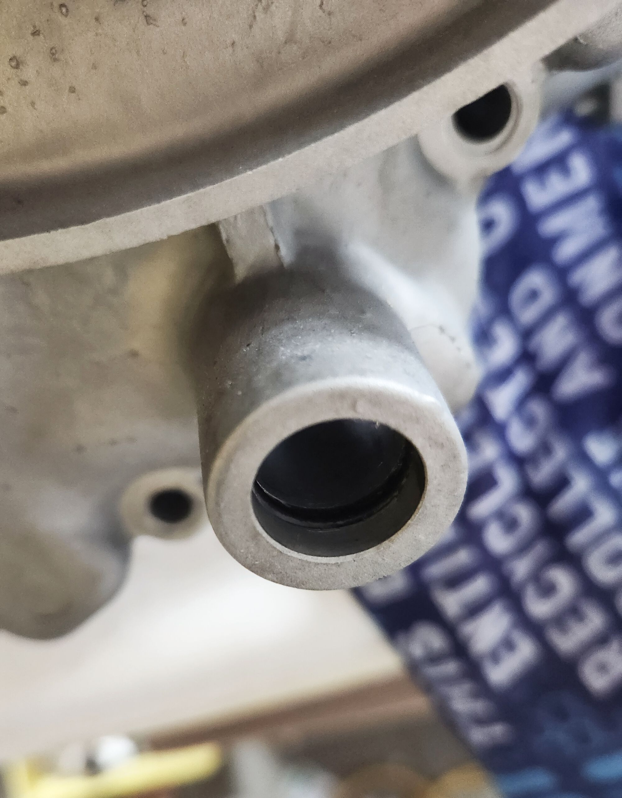 Modern Vespa : Leaking from the kickstart shaft and bad downshift