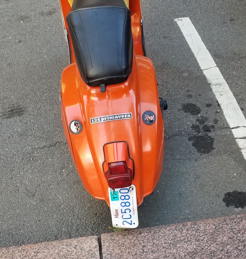 Modern Vespa : Vertical License Plate