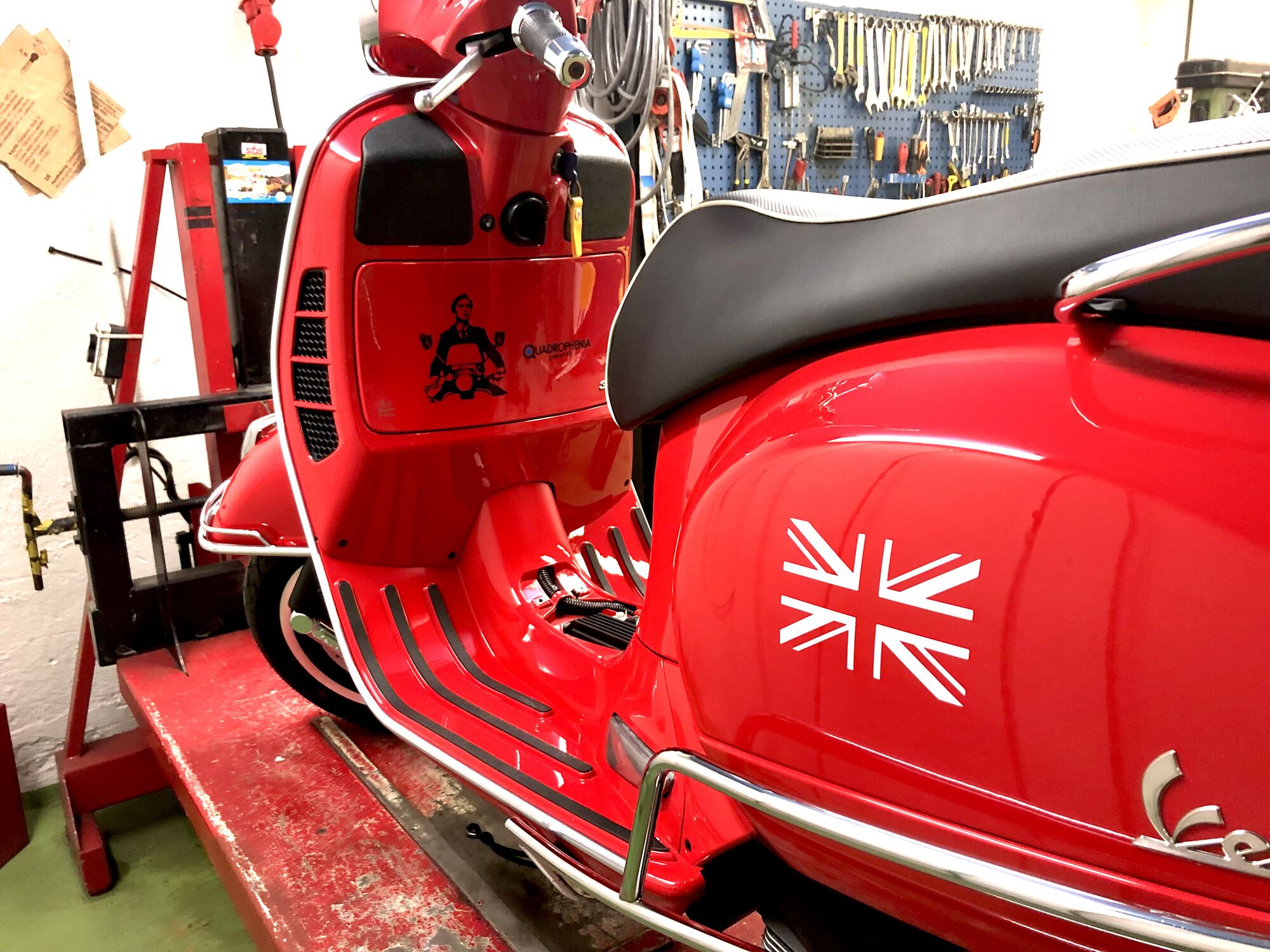 Modern Vespa : Show us Your Custom mods on GT's and GTS's