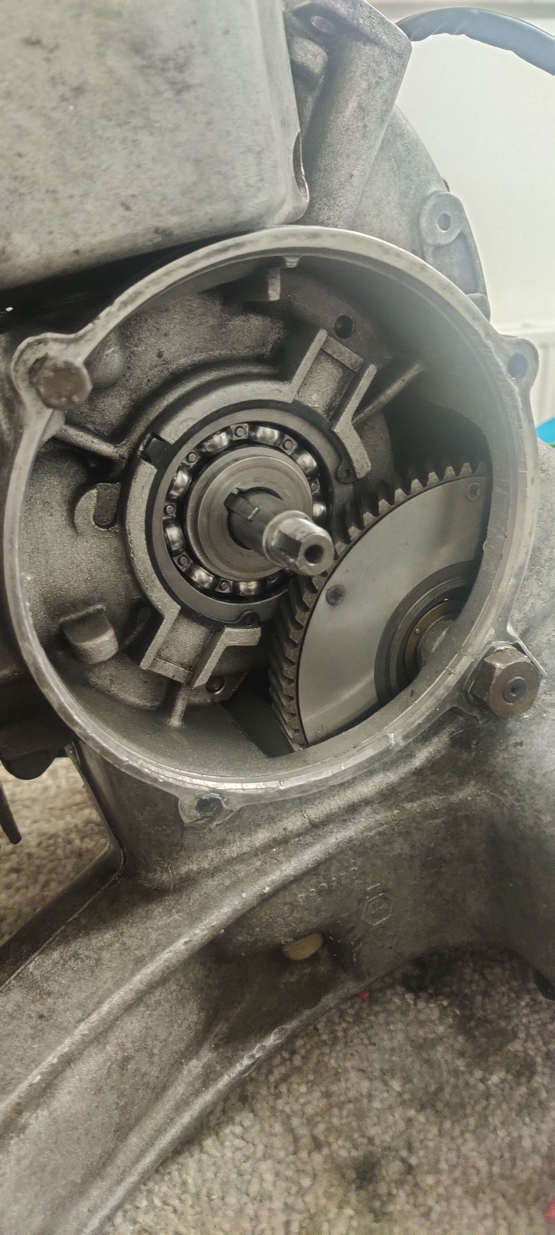 Modern Vespa : Please someone help. P200E engine issues.