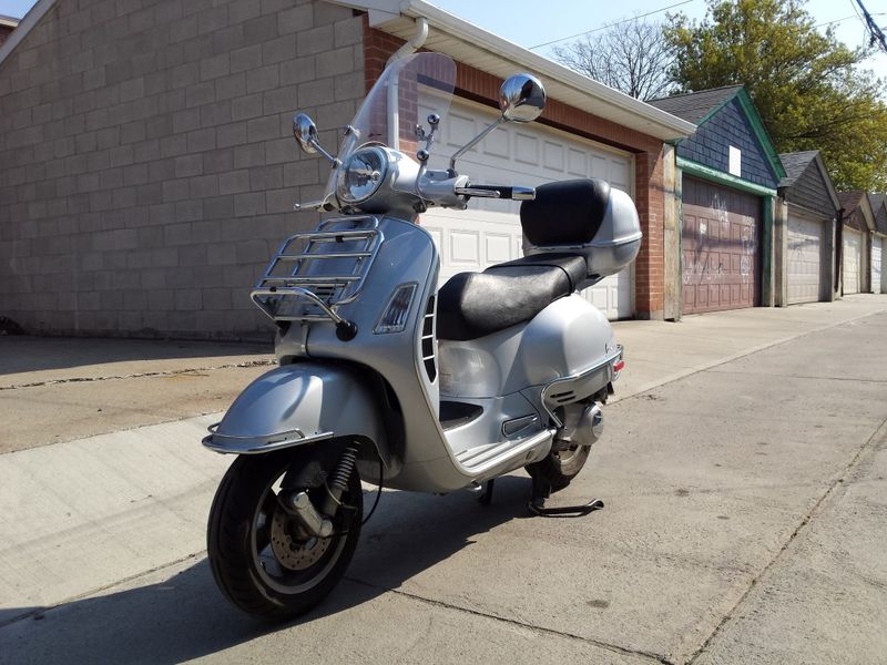 Modern Vespa : New ride for the season!