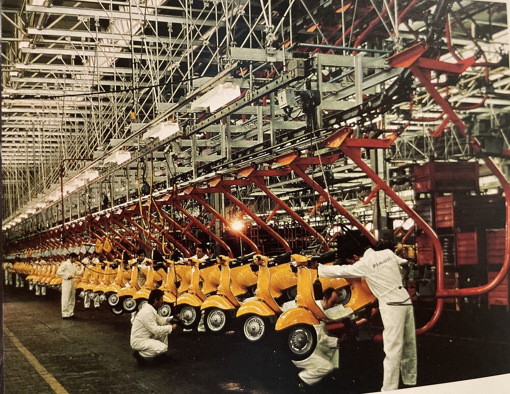 Modern Vespa : Vintage Piaggio Factory Pics