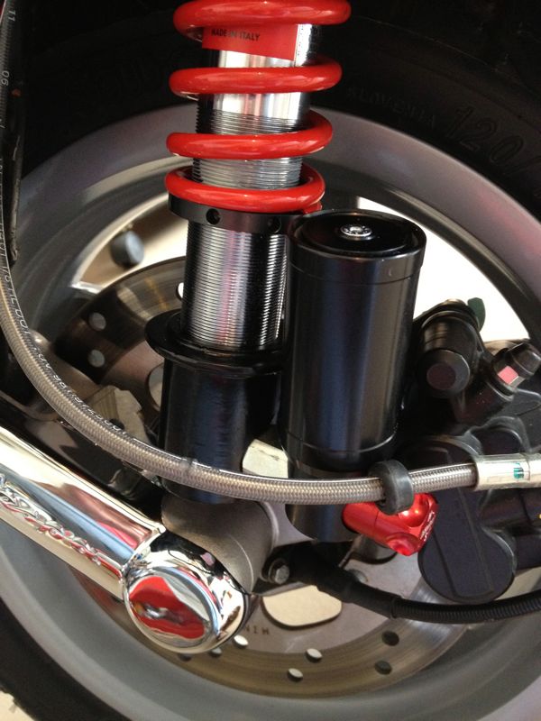 Modern Vespa : GTS 300 gets a Bitubo