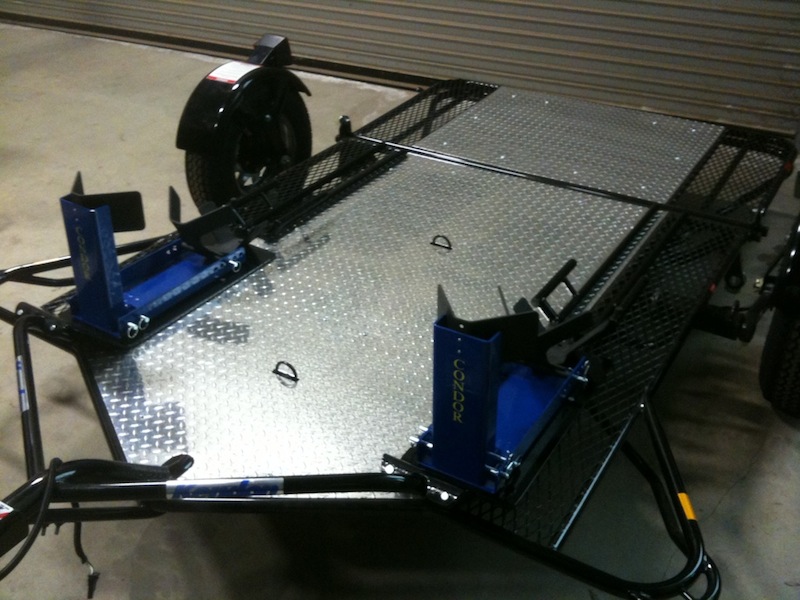 Modern Vespa : Kendon trailer with Condor wheel chocks...w/pics
