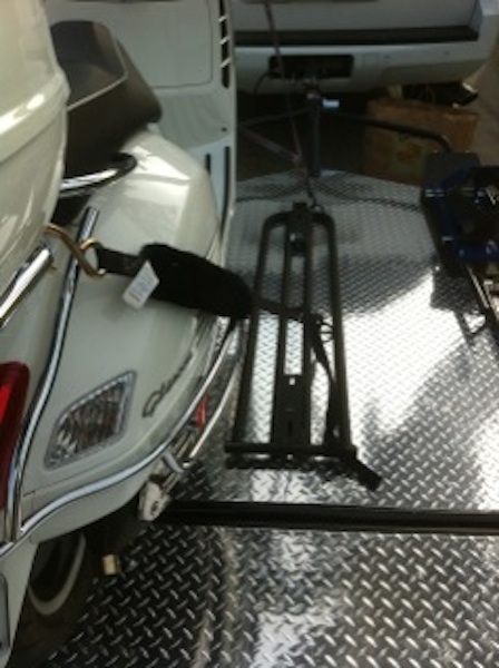 Modern Vespa : Kendon trailer with Condor wheel chocks...w/pics