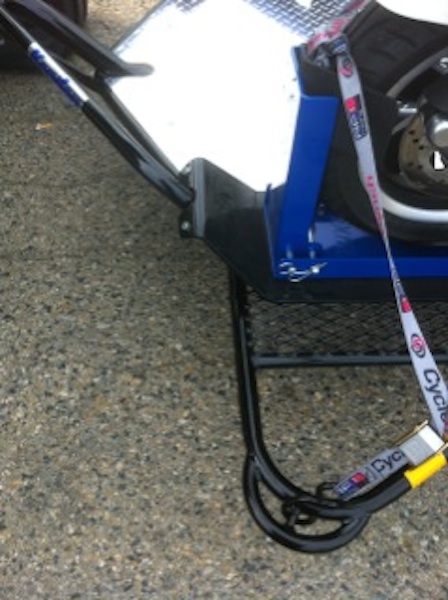 Modern Vespa : Kendon trailer with Condor wheel chocks...w/pics