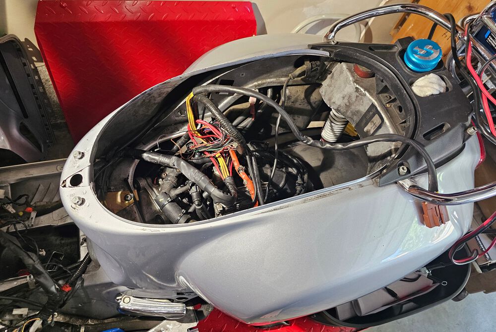 Modern Vespa : GTS 250 Sketchy Wiring Harness
