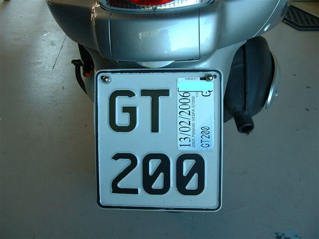 Modern Vespa : Personalized Plates