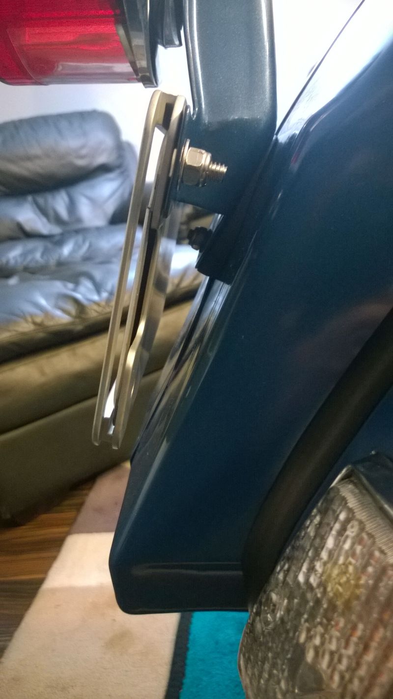 Modern Vespa : New license plate frame