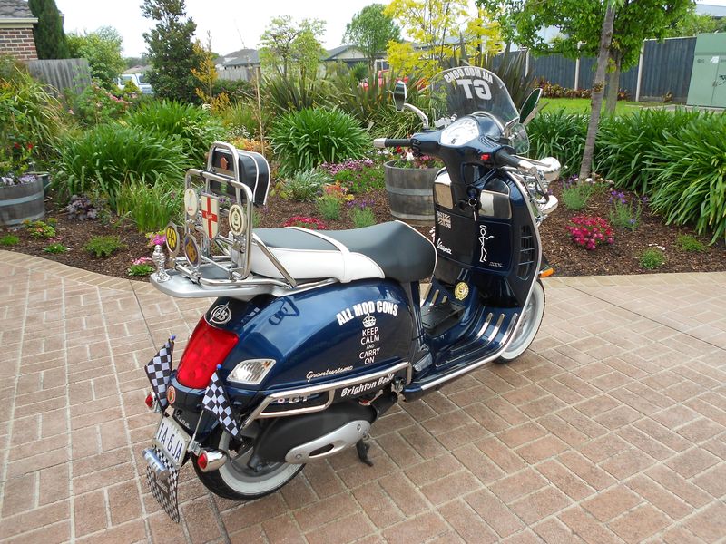 Modern Vespa : Show me your decals!!!