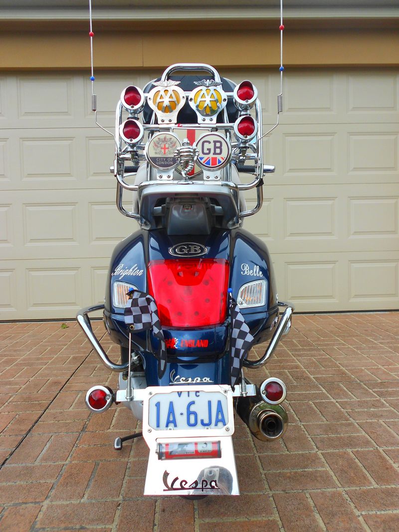 Modern Vespa : Show the backside of your scooter