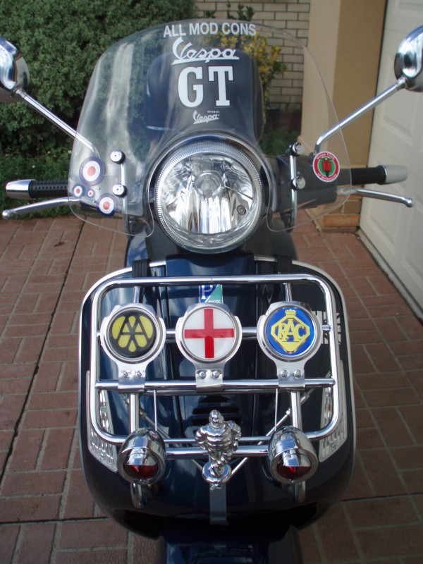 Modern Vespa : Mod Scooters