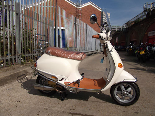 Modern Vespa : ET4: What colour? Need advice