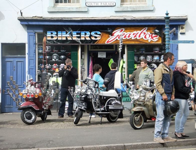 Modern Vespa : Beat the Bikers - Matlock, Derbyshire Sun 11 Aug