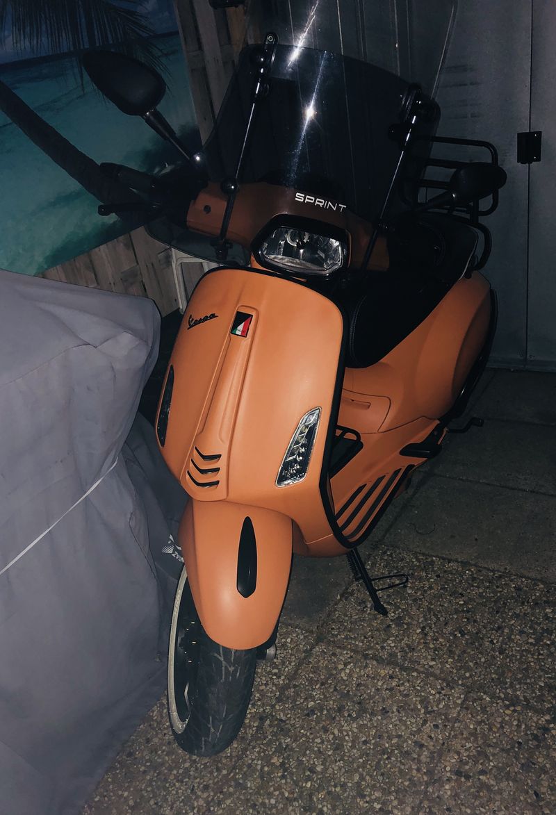 Modern Vespa : vespa sprint custom paint project