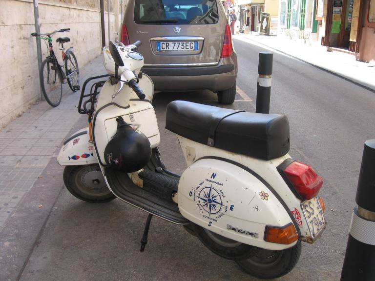 Modern Vespa : Vespas of Sardinia