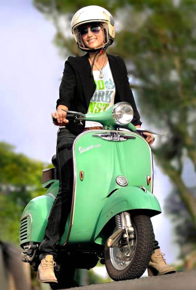 Modern Vespa : Your new daily respectable, clothed scooter girls