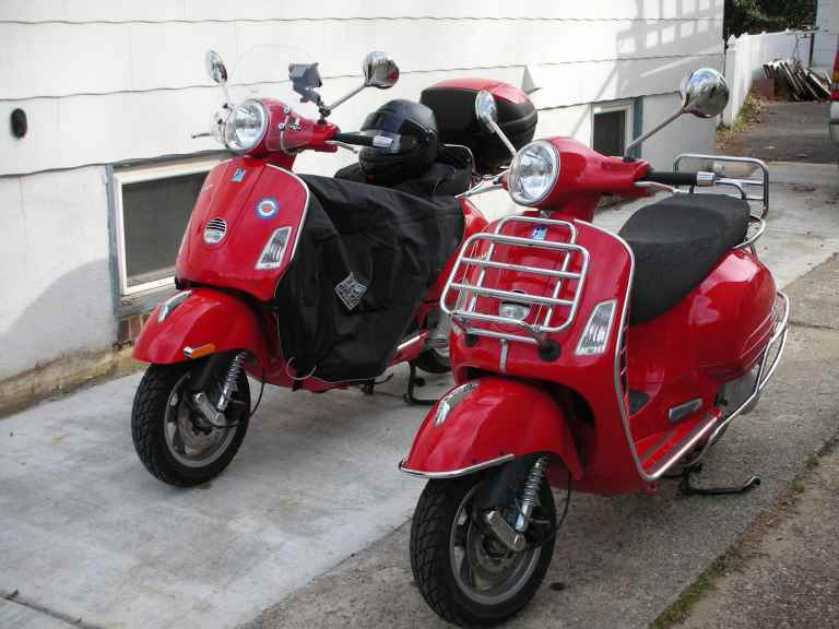 Modern Vespa : panniers for vespa gts's