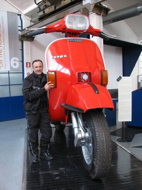 Modern Vespa : Curiosity from Pontedera