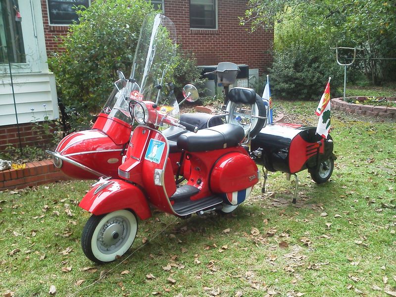 Modern Vespa : Dothan Alabama red 2009 red stella with sidecar