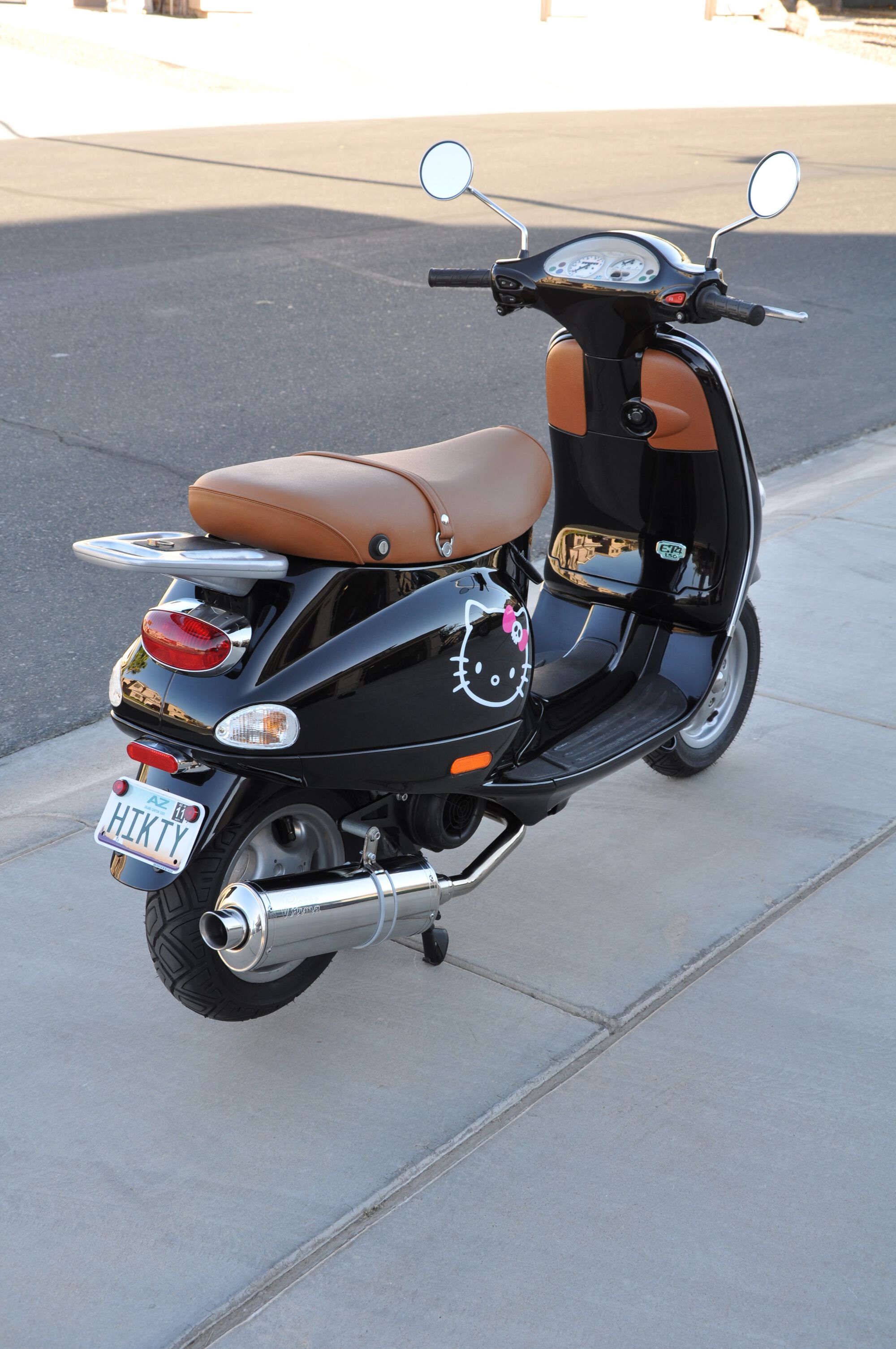 Modern Vespa : Cute and/or clever(?) custom plate ideas.
