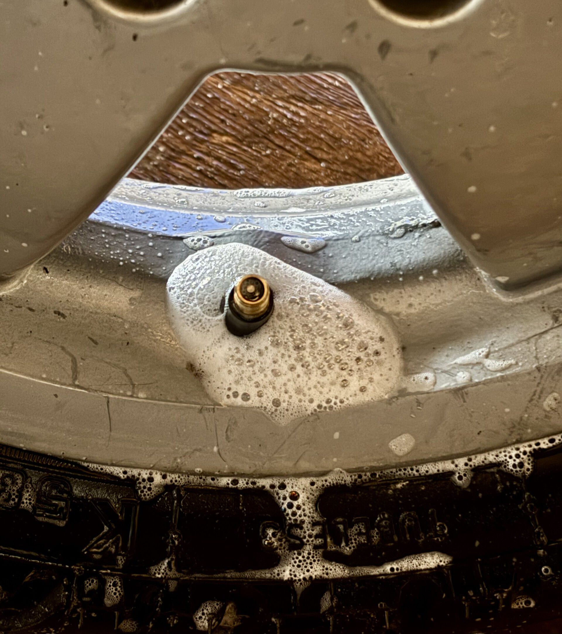 Modern Vespa : Fixed! - Air leaking from base of valve stem