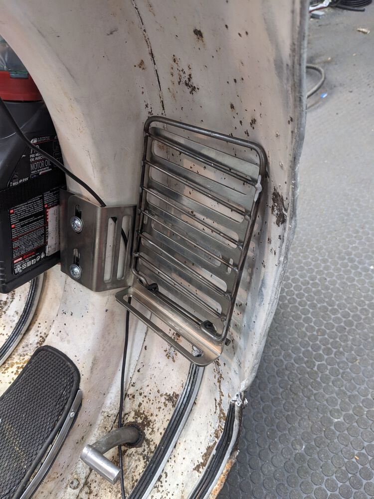 Modern Vespa : Folding legshield rack extension - v2.0