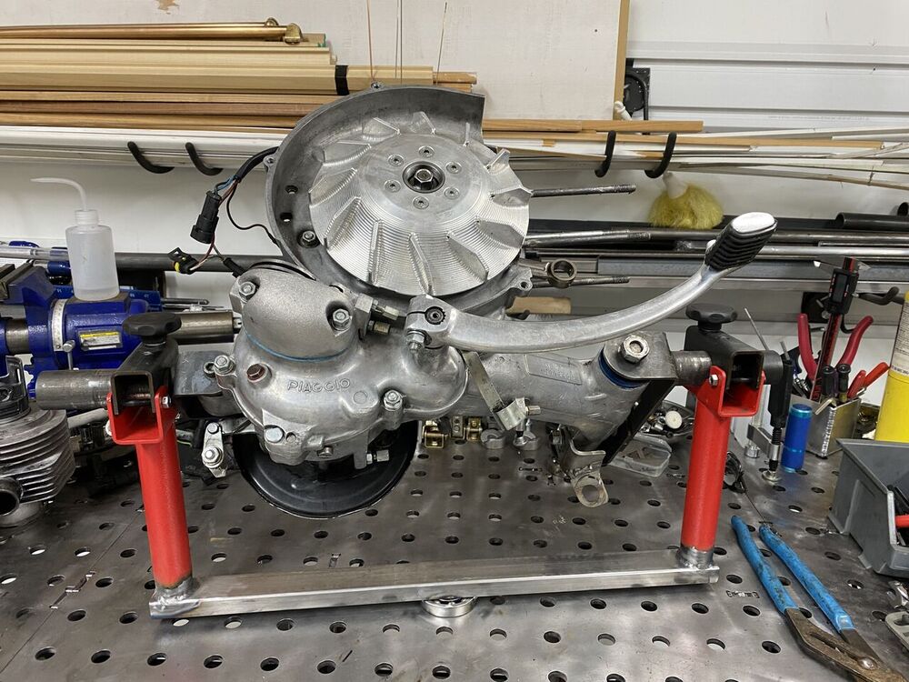 Modern Vespa : Adjustable engine stand -- new project