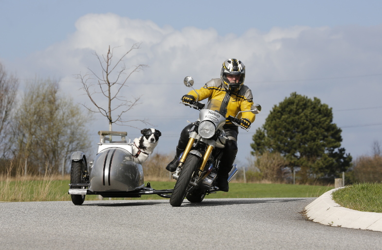 Modern Vespa : Vintage vespa with sidecar (**Now In Technicolor ! **)