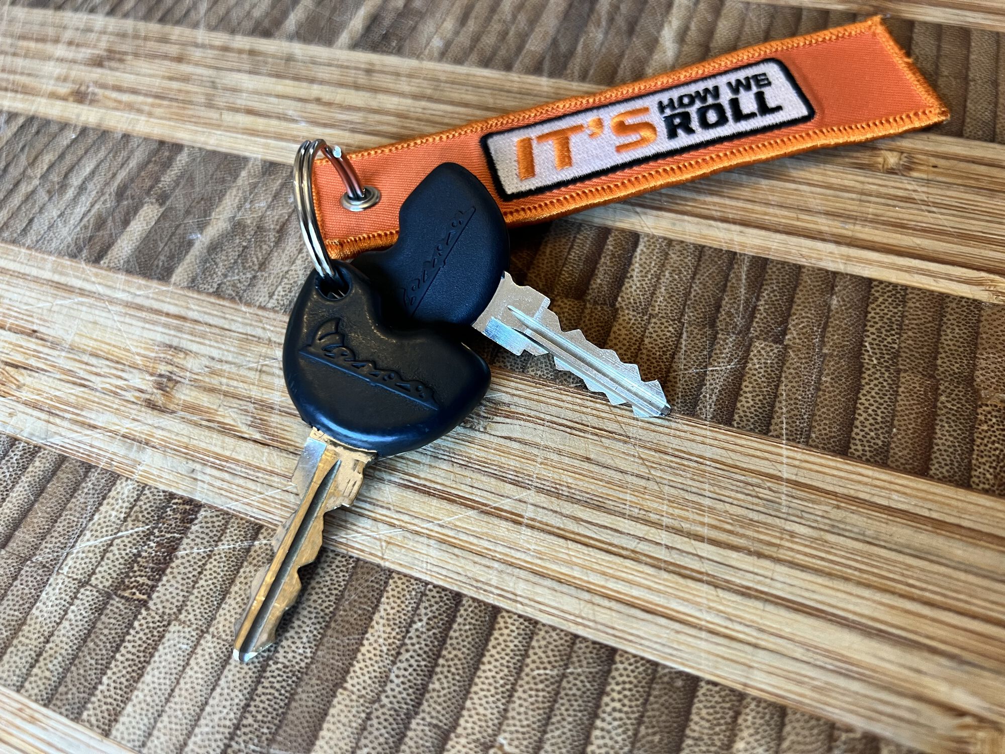 Modern Vespa : They say technology is amazing: cost of 2 new keys for Bv400