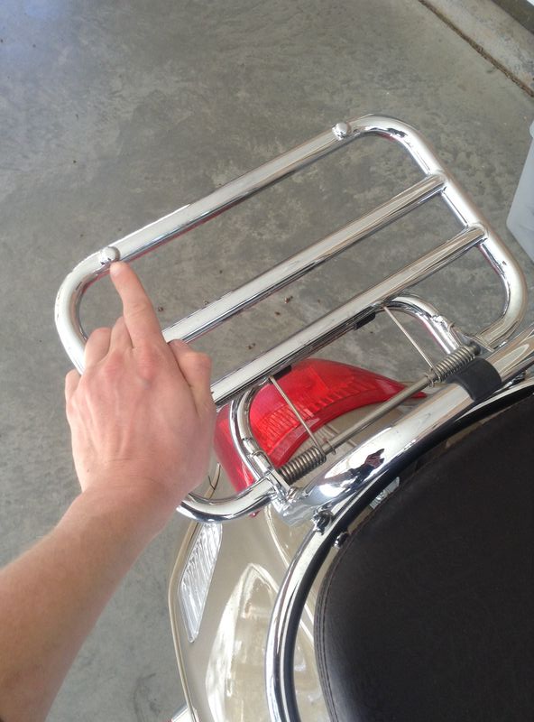 Modern Vespa : rear rack question